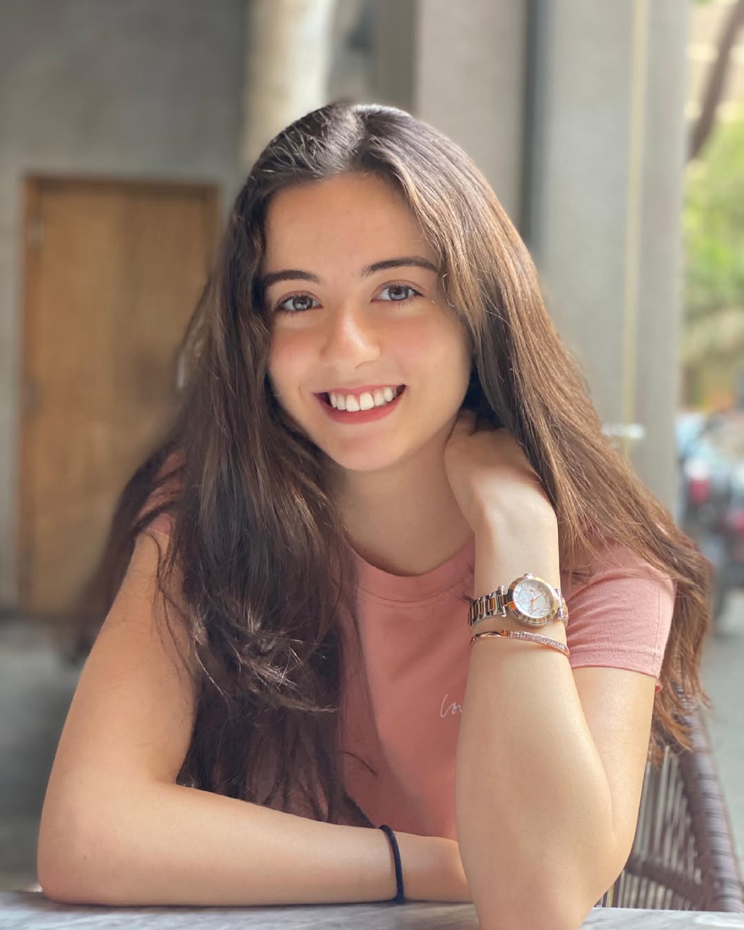 سارة نور - الدهليز - قاعدة بيانات الفن العربي والفنانين