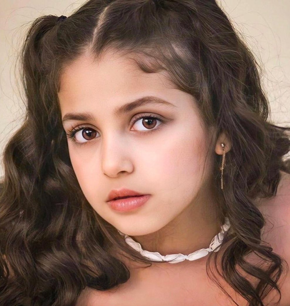 شوق بنت عبد الله - الدهليز - قاعدة بيانات الفن العربي والفنانين